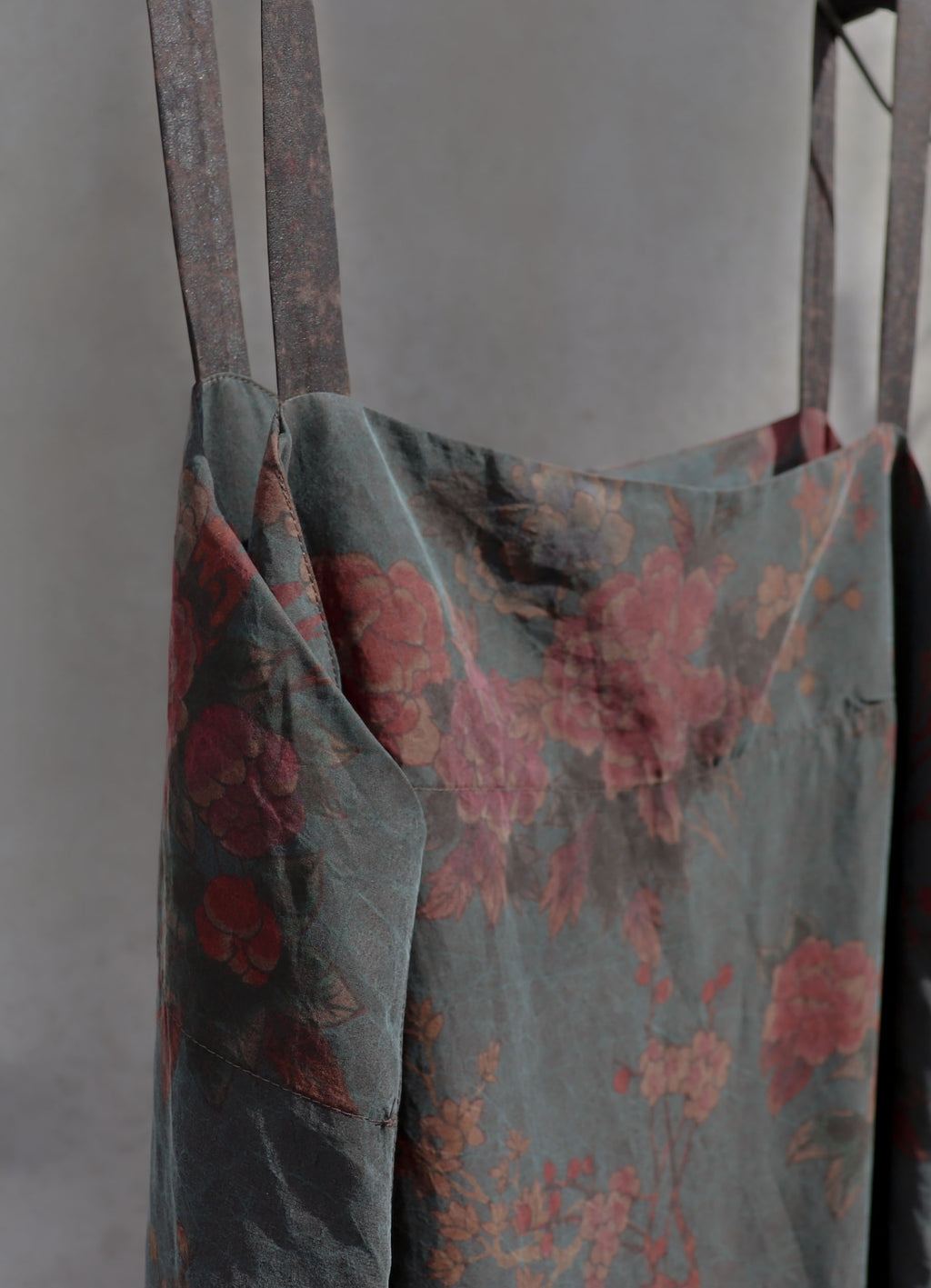 NICOLA SCREEN apron dress maxi mud silk | jade floral – Nicola Screen