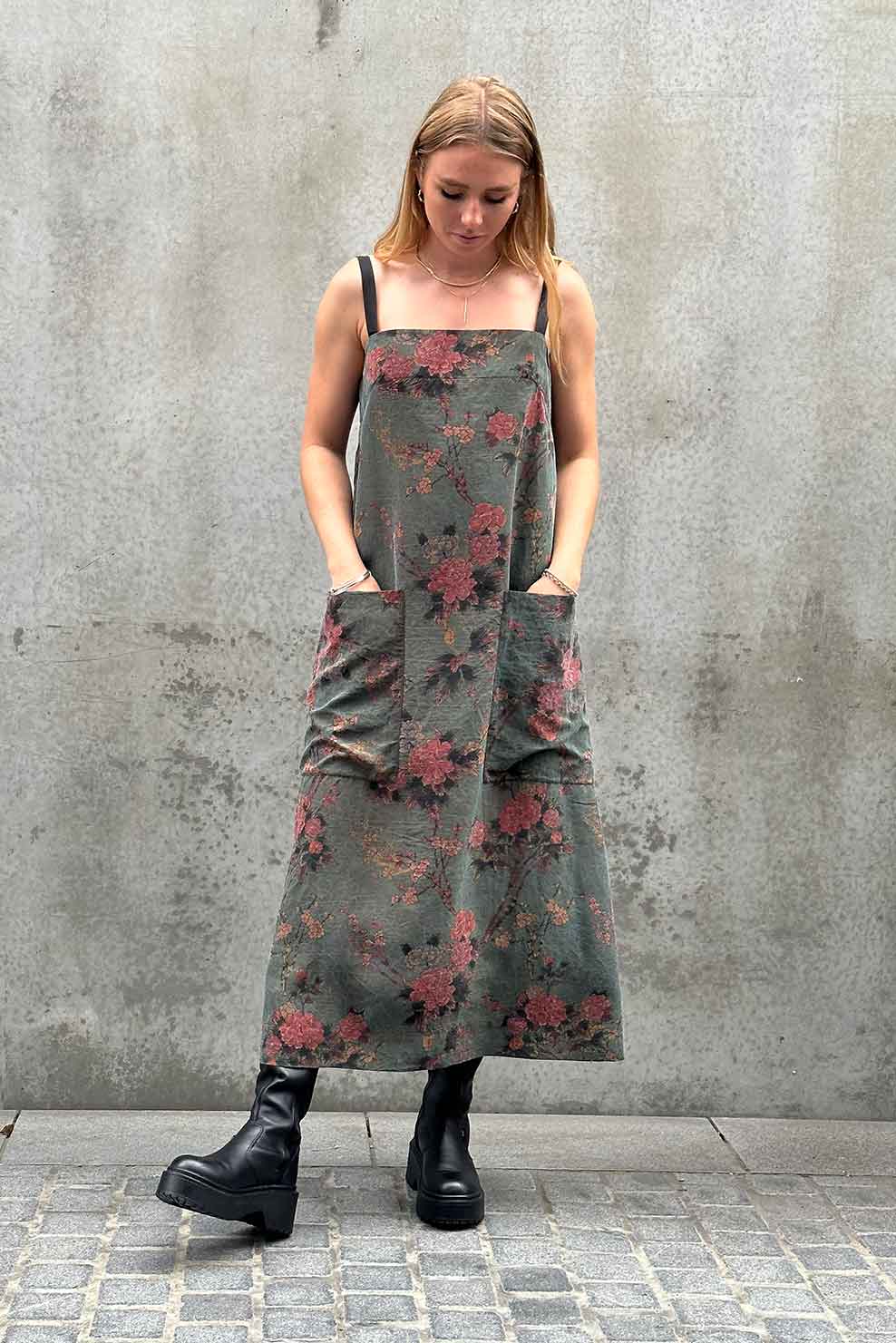 NICOLA SCREEN apron dress maxi mud silk | jade floral – Nicola Screen